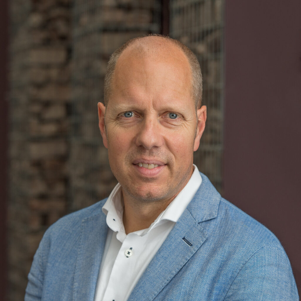 Dr. Eric van der Veer